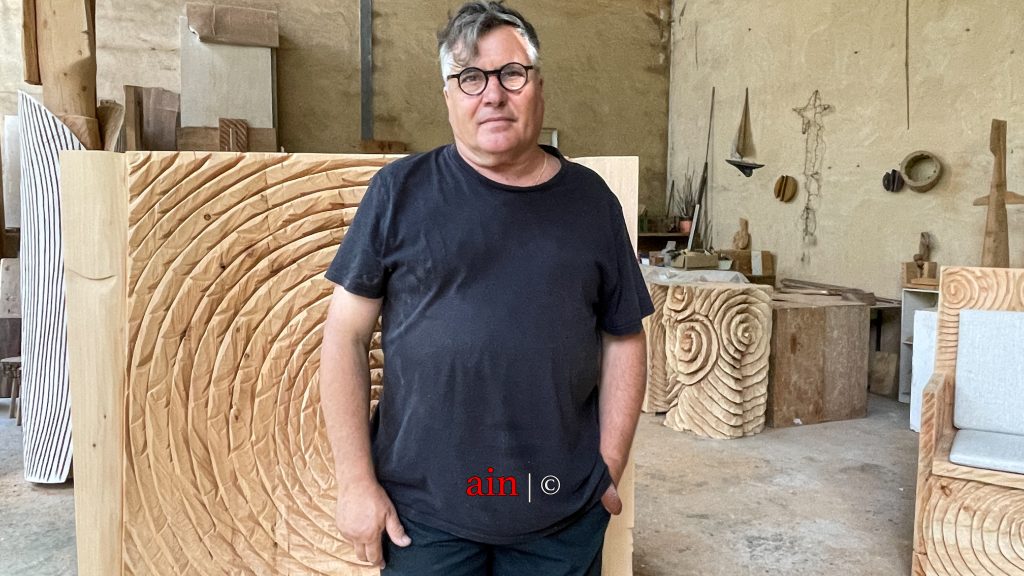 Paulo Neves é o autor da cadeira onde o Papa se vai sentar e do ambão ...